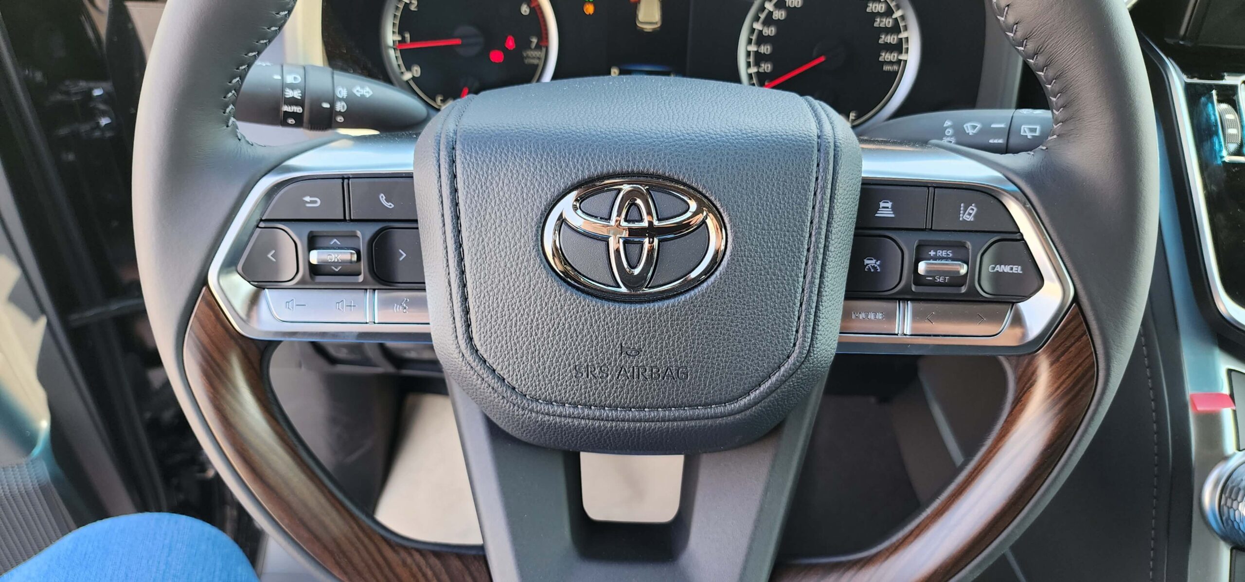 2025 TOYOTA LAND CRUISER 4.0 V6 PETROL GXR IN DUBAI FOR EXPORT ...